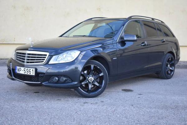 Black Mercedes-Benz c-220 2011 in Talsi, with an engine capacity of 2.10 L and mileage of 363 thousand km for 5500 €, photo 4 on AUTOMOTO.COM.LV