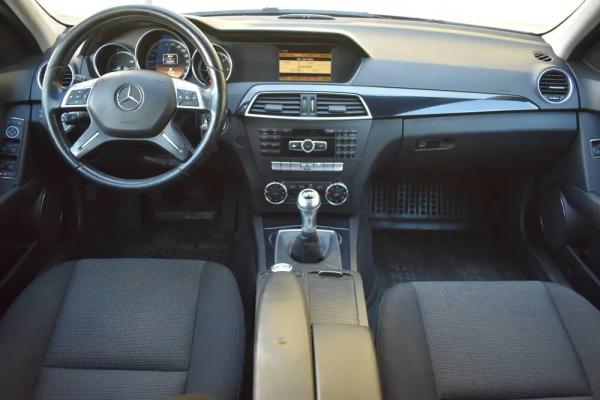 Black Mercedes-Benz c-220 2011 in Talsi, with an engine capacity of 2.10 L and mileage of 363 thousand km for 5500 €, photo 7 on AUTOMOTO.COM.LV