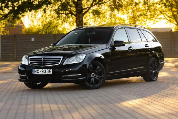 Melns Mercedes-Benz c-220 2011 Jelgava, ar dzinēja tilpumu 2.20 L un nobraukumu 332 tūkst. km par 4900 €, foto 1 vietnē AUTOMOTO.COM.LV