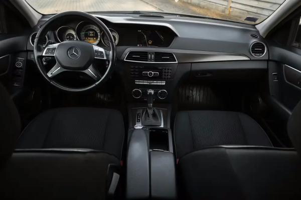 Melns Mercedes-Benz c-220 2011 Jelgava, ar dzinēja tilpumu 2.20 L un nobraukumu 332 tūkst. km par 4900 €, foto 8 vietnē AUTOMOTO.COM.LV