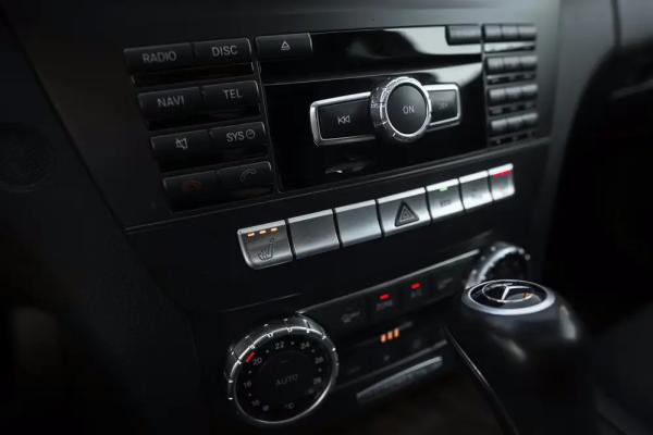Melns Mercedes-Benz c-220 2011 Jelgava, ar dzinēja tilpumu 2.20 L un nobraukumu 332 tūkst. km par 4900 €, foto 10 vietnē AUTOMOTO.COM.LV