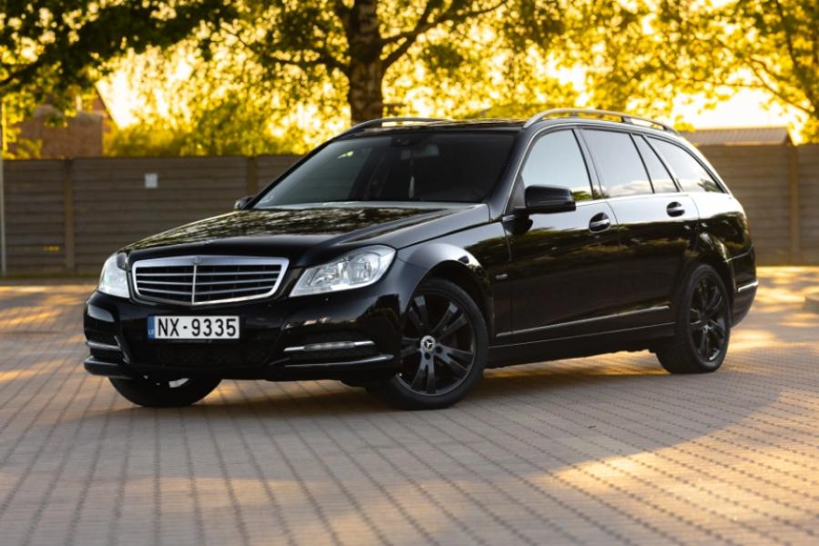 Melns Mercedes-Benz c-220 2011 Rīga, ar dzinēja tilpumu 2.20 L un nobraukumu 332 tūkst. km par 6900 €, foto 1 vietnē AUTOMOTO.COM.LV