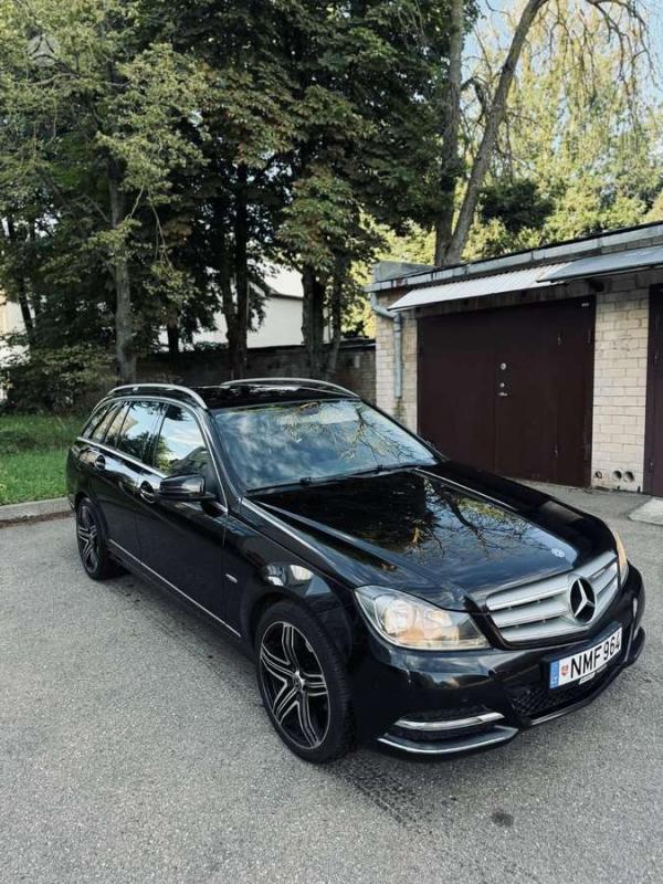 Black Mercedes-Benz c-220 2011 in Kaunas, with an engine capacity of 2.14 L and mileage of 266 thousand km for 4750 €, photo 2 on AUTOMOTO.COM.LV