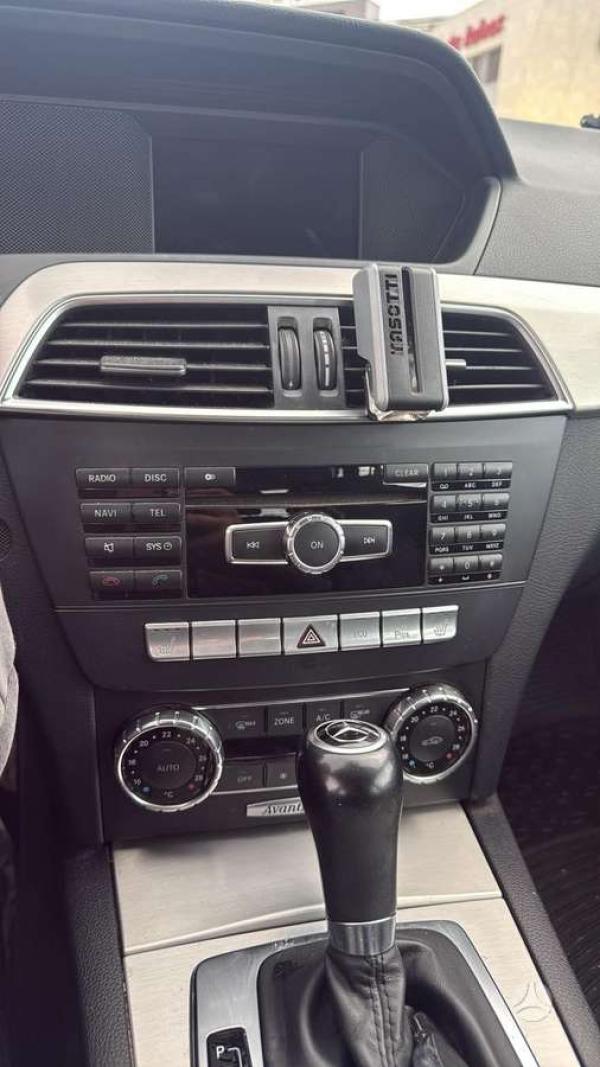 Black Mercedes-Benz c-220 2011 in Kaunas, with an engine capacity of 2.14 L and mileage of 266 thousand km for 4750 €, photo 6 on AUTOMOTO.COM.LV