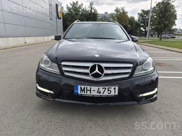 Черный Мерседес Ц 220 2011 в Рига, объемом двигателя 2.20 л и пробегом 298 тыс. км за 6890 €, фото 2 на AUTOMOTO.COM.LV