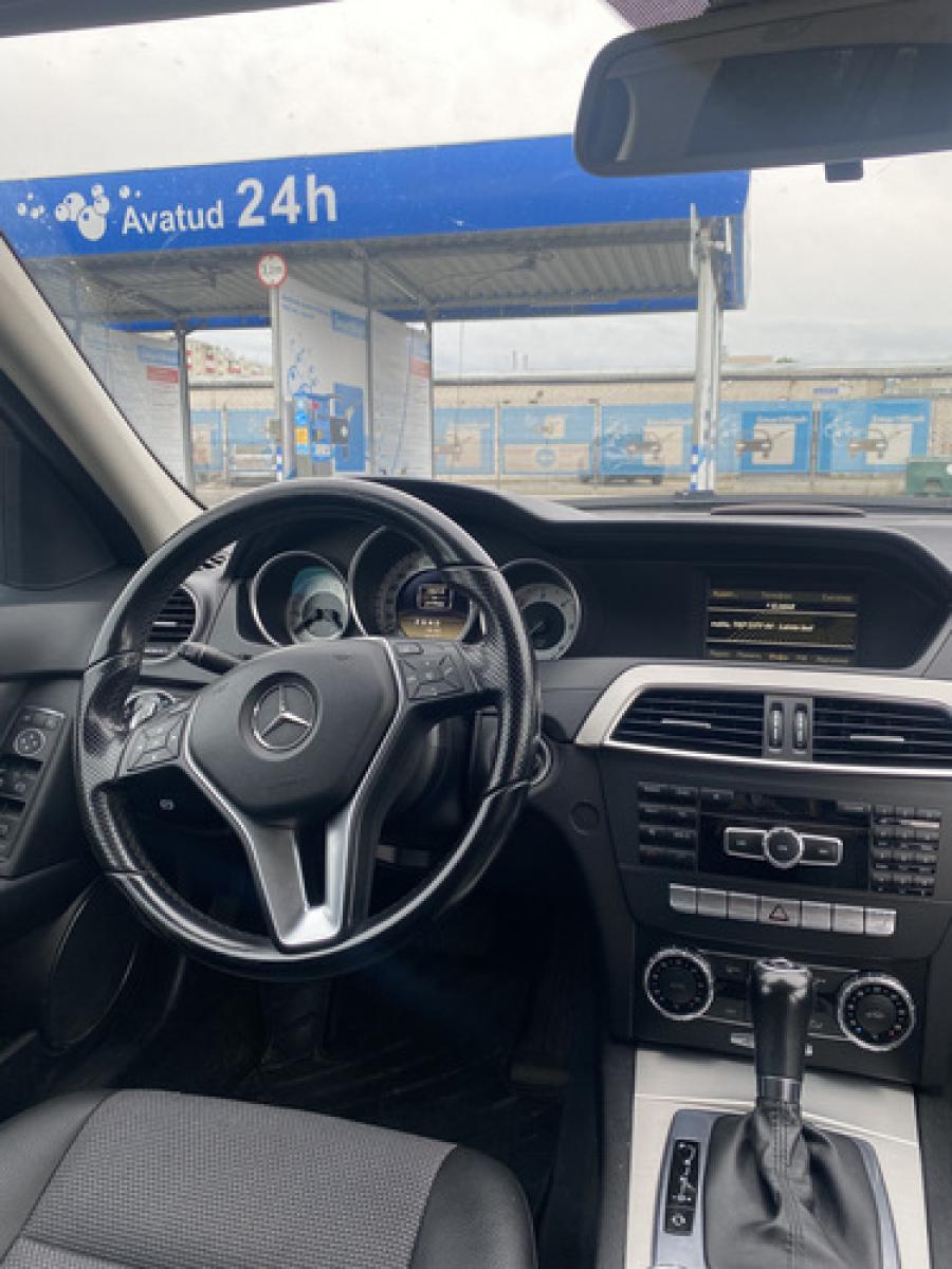 Melns Mercedes-Benz c-220 2011 Tallina, ar dzinēja tilpumu 0.00 L un nobraukumu 279 tūkst. km par 6400 €, foto 9 vietnē AUTOMOTO.COM.LV