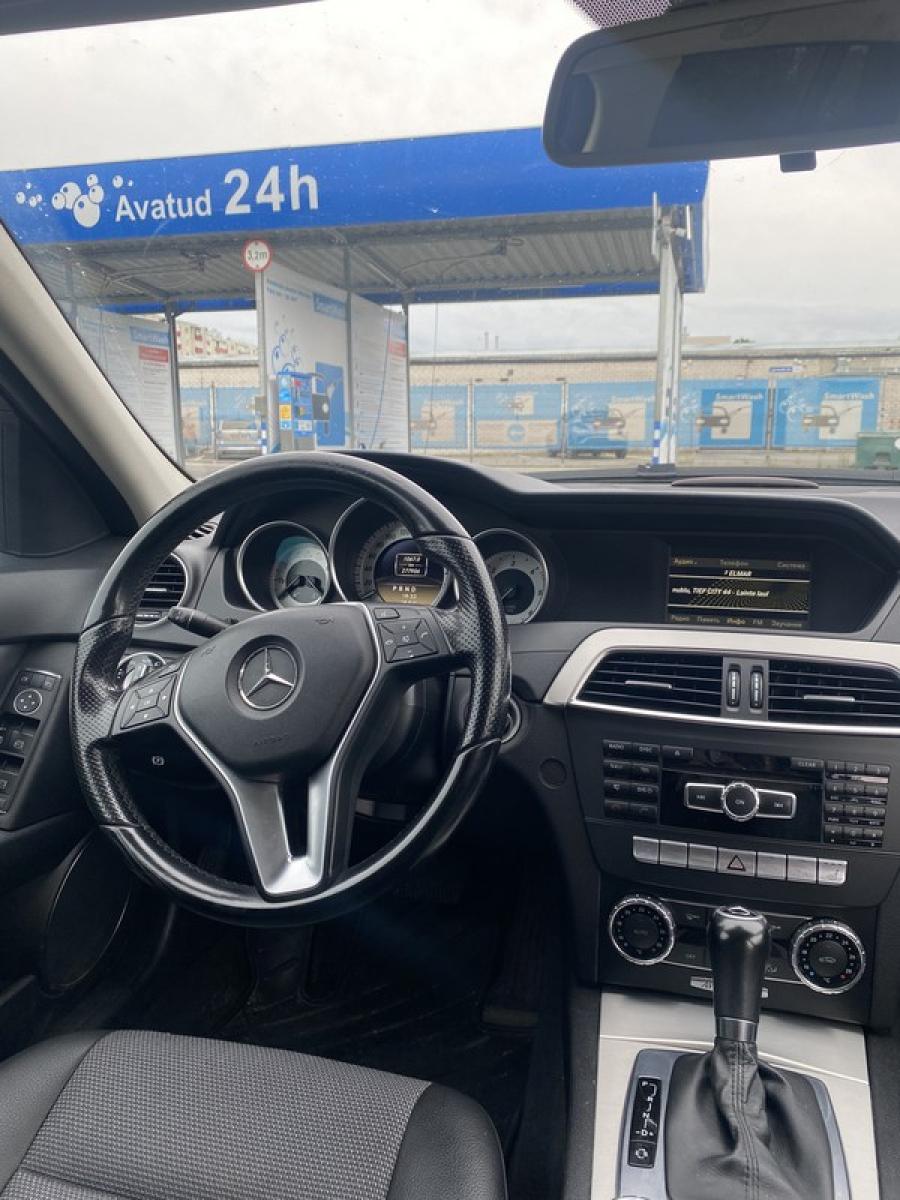 Melns Mercedes-Benz c-220 2011 Tallina, ar dzinēja tilpumu 0.00 L un nobraukumu 279 tūkst. km par 6400 €, foto 23 vietnē AUTOMOTO.COM.LV