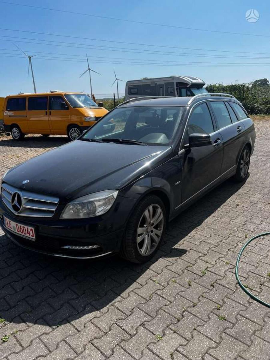 Melns Mercedes-Benz c-220 2011 Jurbarkas, ar dzinēja tilpumu 2.20 L un nobraukumu 390 tūkst. km par 2999 €, foto 1 vietnē AUTOMOTO.COM.LV