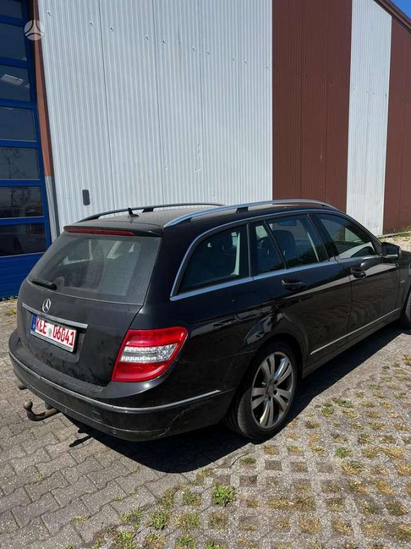 Melns Mercedes-Benz c-220 2011 Jurbarkas, ar dzinēja tilpumu 2.20 L un nobraukumu 390 tūkst. km par 2999 €, foto 2 vietnē AUTOMOTO.COM.LV