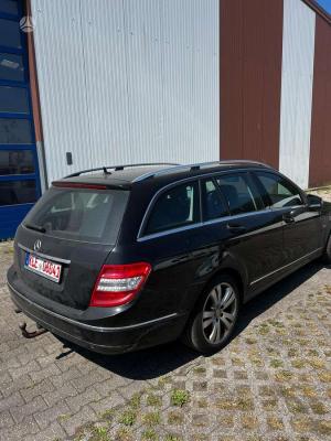Melns Mercedes-Benz c-220 2011 Jurbarkas, ar dzinēja tilpumu 2.20 L un nobraukumu 390 tūkst. km par 2999 €, foto 3 vietnē AUTOMOTO.COM.LV
