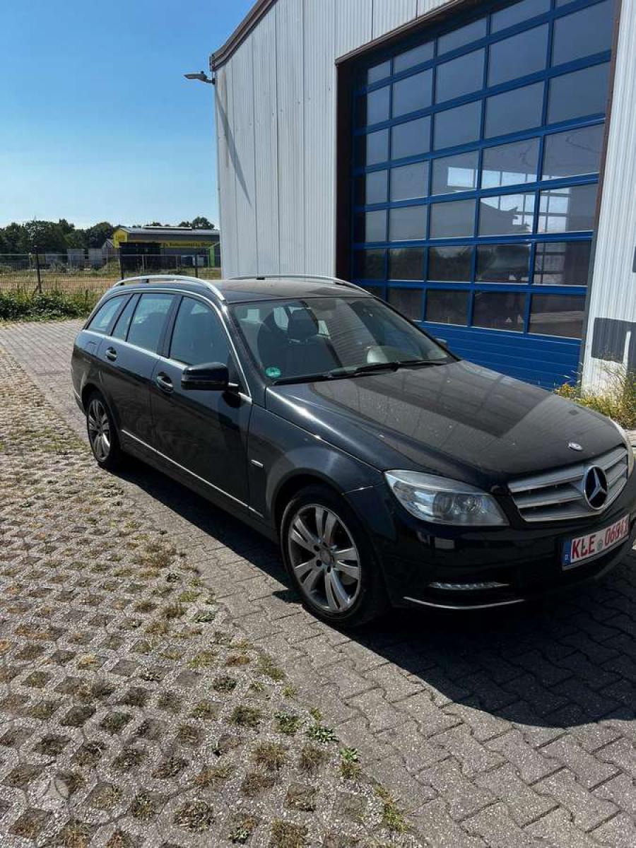Melns Mercedes-Benz c-220 2011 Jurbarkas, ar dzinēja tilpumu 2.20 L un nobraukumu 390 tūkst. km par 2999 €, foto 4 vietnē AUTOMOTO.COM.LV