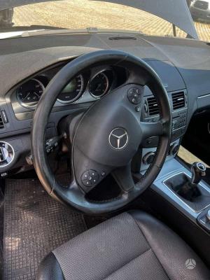 Melns Mercedes-Benz c-220 2011 Jurbarkas, ar dzinēja tilpumu 2.20 L un nobraukumu 390 tūkst. km par 2999 €, foto 6 vietnē AUTOMOTO.COM.LV