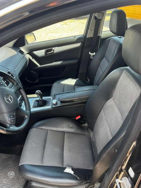 Melns Mercedes-Benz c-220 2011 Jurbarkas, ar dzinēja tilpumu 2.20 L un nobraukumu 390 tūkst. km par 2999 €, foto 6 vietnē AUTOMOTO.COM.LV