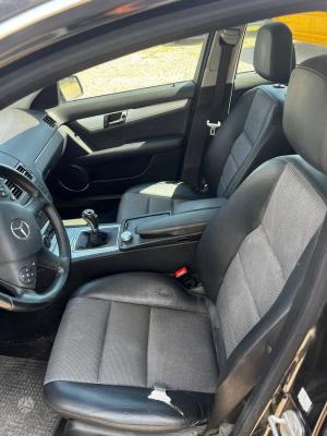 Melns Mercedes-Benz c-220 2011 Jurbarkas, ar dzinēja tilpumu 2.20 L un nobraukumu 390 tūkst. km par 2999 €, foto 7 vietnē AUTOMOTO.COM.LV