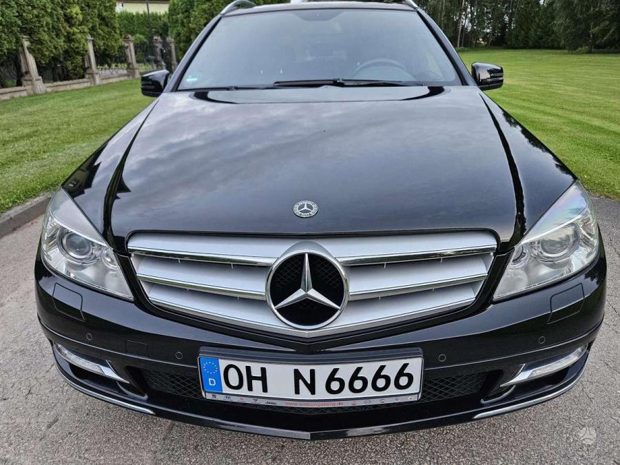 Черный Мерседес Ц 220 2011 в Мажейкяй, объемом двигателя 2.20 л и пробегом 221 тыс. км за 4200 €, фото 3 на AUTOMOTO.COM.LV