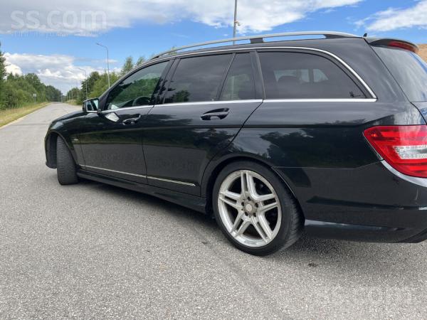 Black Mercedes-Benz c-220 2011 in Tukums, with an engine capacity of 2.20 L and mileage of 312 thousand km for 7950 €, photo 5 on AUTOMOTO.COM.LV