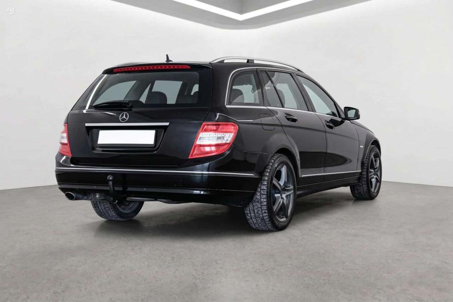 Black Mercedes-Benz c-220 2011 in Kaunas, with an engine capacity of 2.10 L and mileage of 387 thousand km for 5290 €, photo 4 on AUTOMOTO.COM.LV