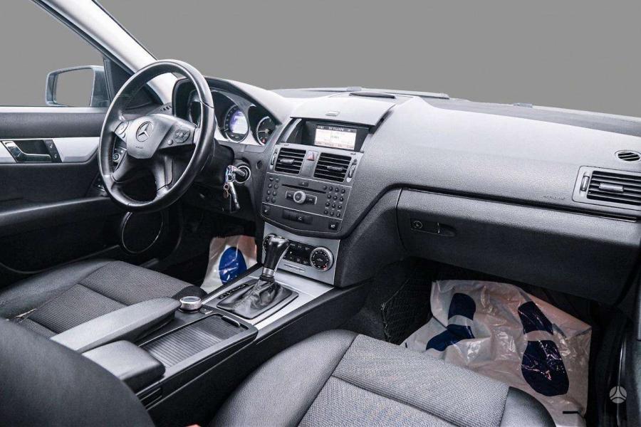 Black Mercedes-Benz c-220 2011 in Kaunas, with an engine capacity of 2.10 L and mileage of 387 thousand km for 5290 €, photo 7 on AUTOMOTO.COM.LV
