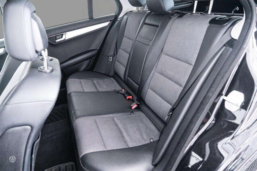 Black Mercedes-Benz c-220 2011 in Kaunas, with an engine capacity of 2.10 L and mileage of 387 thousand km for 5290 €, photo 8 on AUTOMOTO.COM.LV