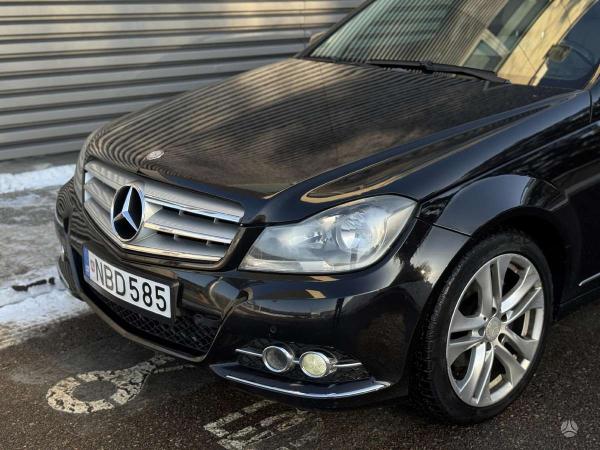 Melns Mercedes-Benz c-220 2012 Viļņa, ar dzinēja tilpumu 2.14 L un nobraukumu 361 tūkst. km par 6200 €, foto 2 vietnē AUTOMOTO.COM.LV