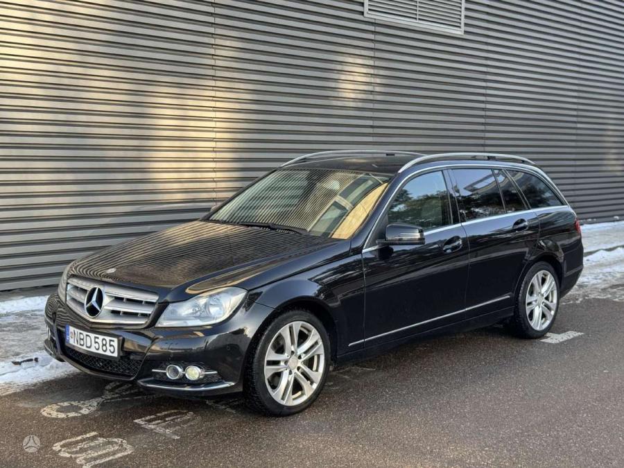 Black Mercedes-Benz c-220 2012 in Vilnius, with an engine capacity of 2.14 L and mileage of 361 thousand km for 6200 €, photo 3 on AUTOMOTO.COM.LV