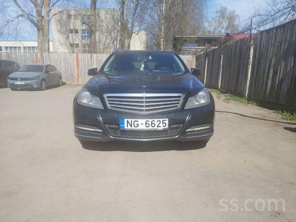 Melns Mercedes-Benz c-220 2012 Rīga, ar dzinēja tilpumu 2.20 L un nobraukumu 256 tūkst. km par 6200 €, foto 1 vietnē AUTOMOTO.COM.LV