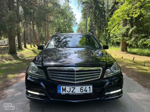 Черный Мерседес Ц 220 2012 в Паневежис, объемом двигателя 2.20 л и пробегом 0 тыс. км за 5350 €, фото 2 на AUTOMOTO.COM.LV