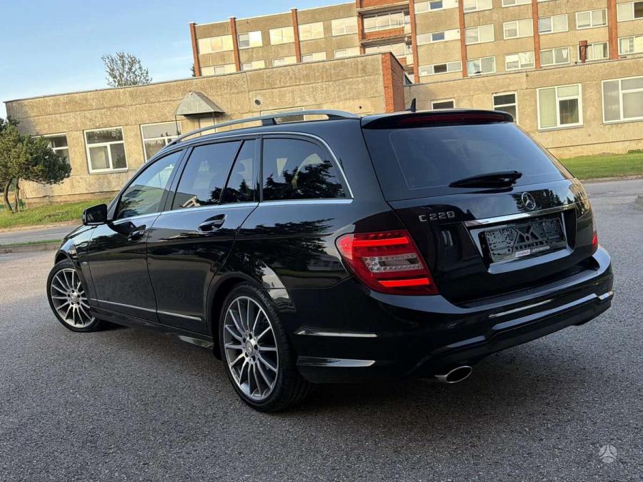 Black Mercedes-Benz c-220 2012 in Utena, with an engine capacity of 2.14 L and mileage of 332 thousand km for 5990 €, photo 7 on AUTOMOTO.COM.LV