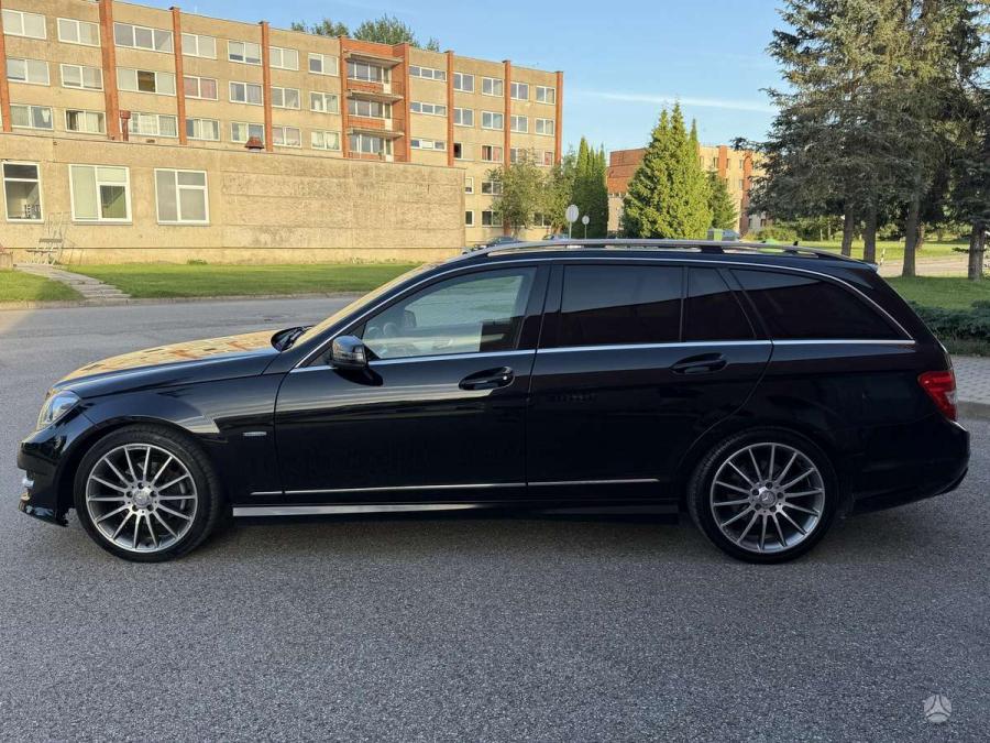 Black Mercedes-Benz c-220 2012 in Utena, with an engine capacity of 2.14 L and mileage of 332 thousand km for 5990 €, photo 12 on AUTOMOTO.COM.LV