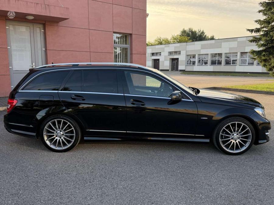 Black Mercedes-Benz c-220 2012 in Utena, with an engine capacity of 2.14 L and mileage of 332 thousand km for 5990 €, photo 13 on AUTOMOTO.COM.LV