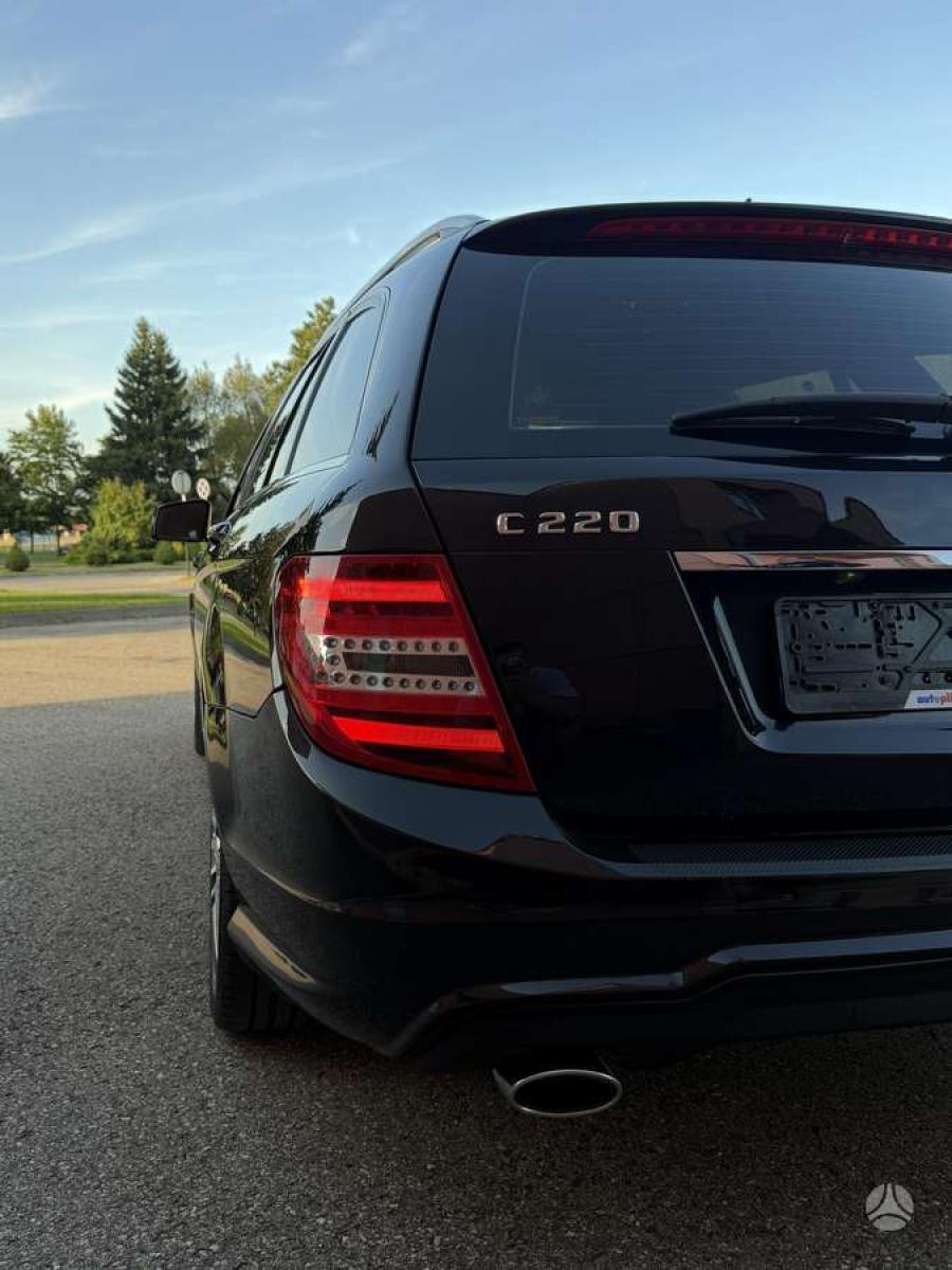 Black Mercedes-Benz c-220 2012 in Utena, with an engine capacity of 2.14 L and mileage of 332 thousand km for 5990 €, photo 17 on AUTOMOTO.COM.LV