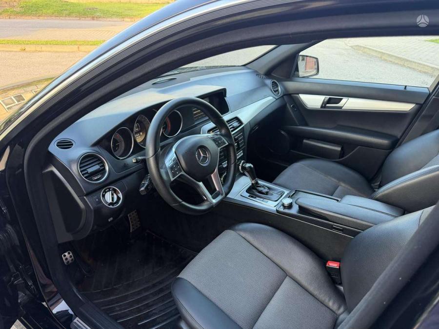 Black Mercedes-Benz c-220 2012 in Utena, with an engine capacity of 2.14 L and mileage of 332 thousand km for 5990 €, photo 23 on AUTOMOTO.COM.LV