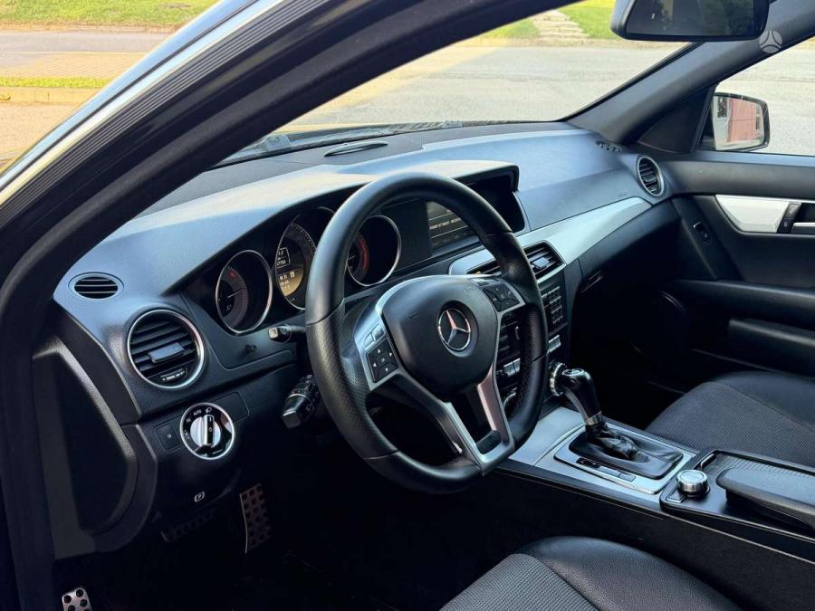 Black Mercedes-Benz c-220 2012 in Utena, with an engine capacity of 2.14 L and mileage of 332 thousand km for 5990 €, photo 24 on AUTOMOTO.COM.LV