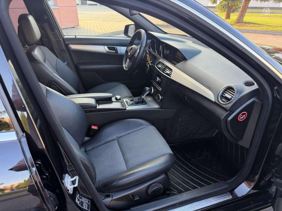 Black Mercedes-Benz c-220 2012 in Utena, with an engine capacity of 2.14 L and mileage of 332 thousand km for 5990 €, photo 28 on AUTOMOTO.COM.LV
