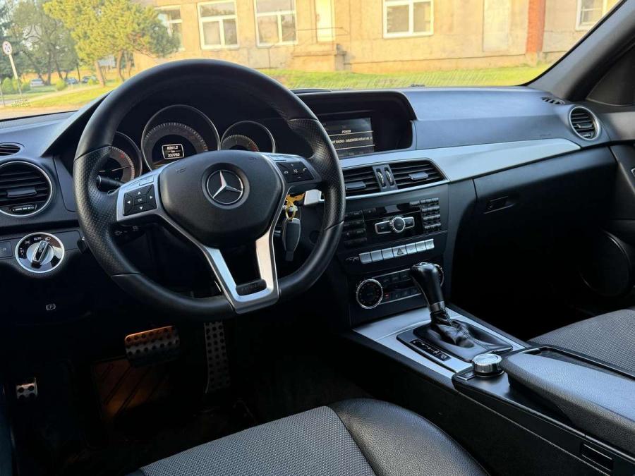 Black Mercedes-Benz c-220 2012 in Utena, with an engine capacity of 2.14 L and mileage of 332 thousand km for 5990 €, photo 31 on AUTOMOTO.COM.LV