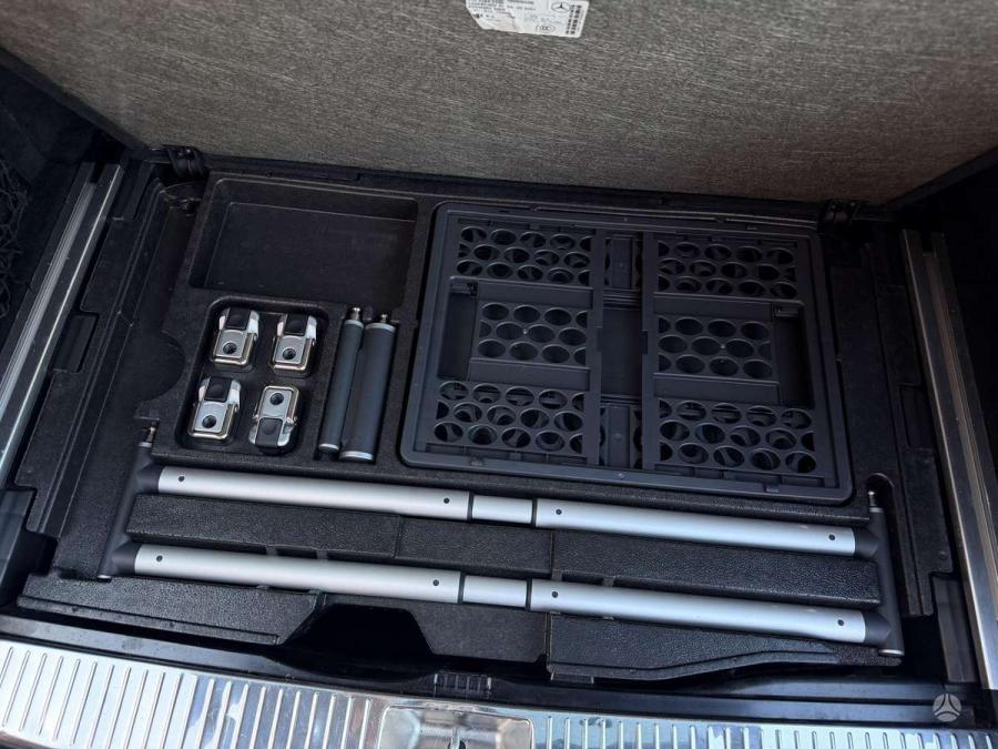 Black Mercedes-Benz c-220 2012 in Utena, with an engine capacity of 2.14 L and mileage of 332 thousand km for 5990 €, photo 33 on AUTOMOTO.COM.LV