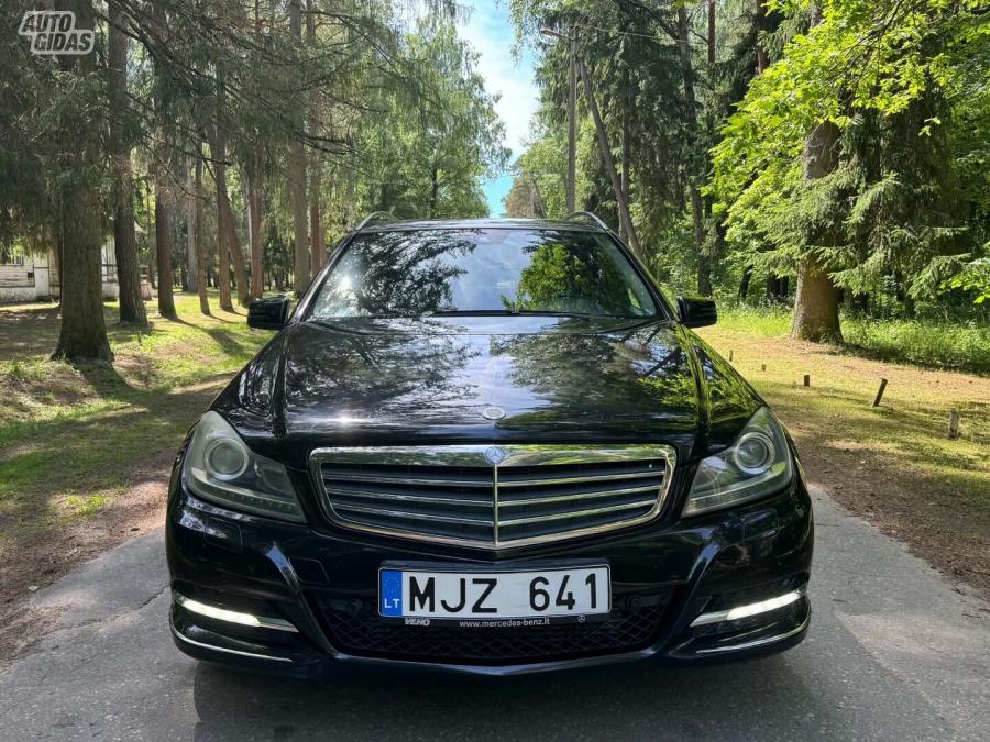 Black Mercedes-Benz c-220 2012 in Panevezys, with an engine capacity of 2.20 L and mileage of 0 thousand km for 4850 €, photo 3 on AUTOMOTO.COM.LV