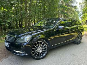 Black Mercedes-Benz c-220 2012 in Panevezys, with an engine capacity of 2.20 L and mileage of 0 thousand km for 4850 €, photo 4 on AUTOMOTO.COM.LV