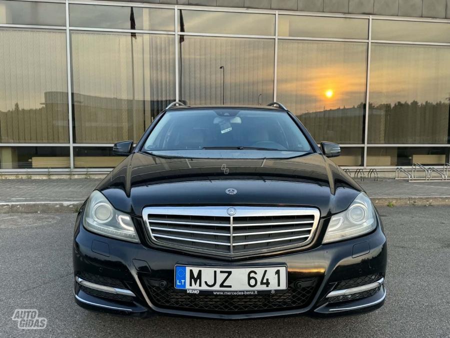 Melns Mercedes-Benz c-220 2012 Panevēža, ar dzinēja tilpumu 2.20 L un nobraukumu 0 tūkst. km par 4750 €, foto 4 vietnē AUTOMOTO.COM.LV