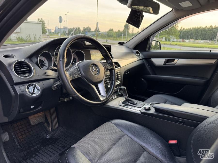 Melns Mercedes-Benz c-220 2012 Panevēža, ar dzinēja tilpumu 2.00 L un nobraukumu 0 tūkst. km par 4500 €, foto 13 vietnē AUTOMOTO.COM.LV