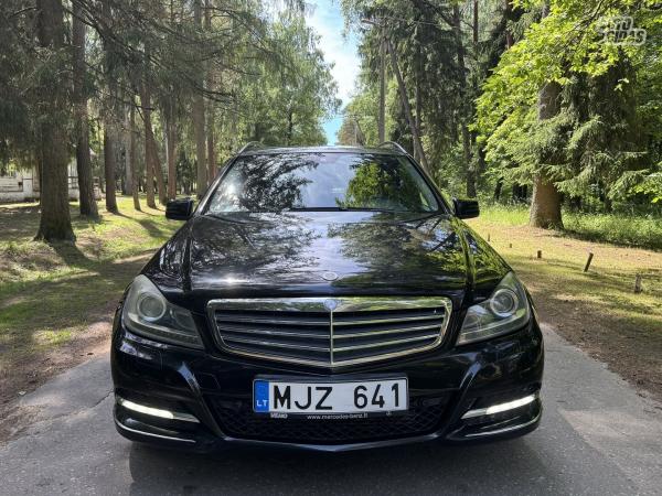 Черный Мерседес Ц 220 2012 в Паневежис, объемом двигателя 2.20 л и пробегом 0 тыс. км за 4350 €, фото 3 на AUTOMOTO.COM.LV