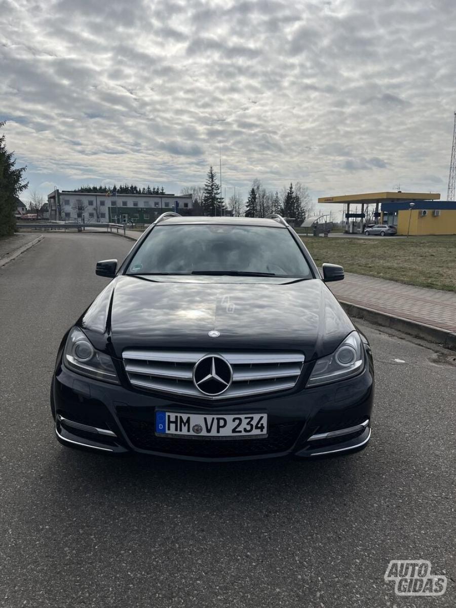 Black Mercedes-Benz c-220 2013 in Kaunas, with an engine capacity of 2.10 L and mileage of 300 thousand km for 6200 €, photo 3 on AUTOMOTO.COM.LV