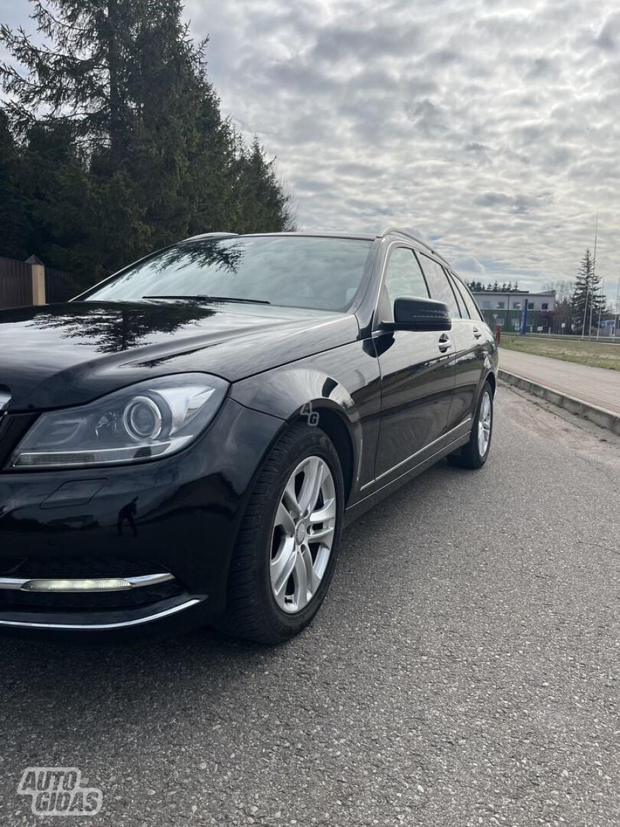 Black Mercedes-Benz c-220 2013 in Kaunas, with an engine capacity of 2.10 L and mileage of 300 thousand km for 6200 €, photo 4 on AUTOMOTO.COM.LV