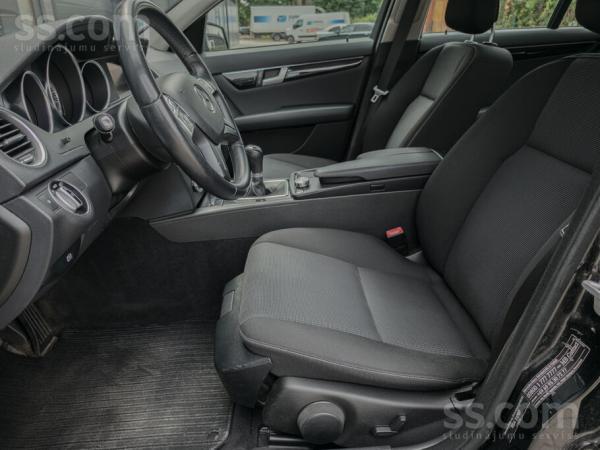 Melns Mercedes-Benz c-220 2013 Liepāja, ar dzinēja tilpumu 2.20 L un nobraukumu 318 tūkst. km par 5490 €, foto 10 vietnē AUTOMOTO.COM.LV