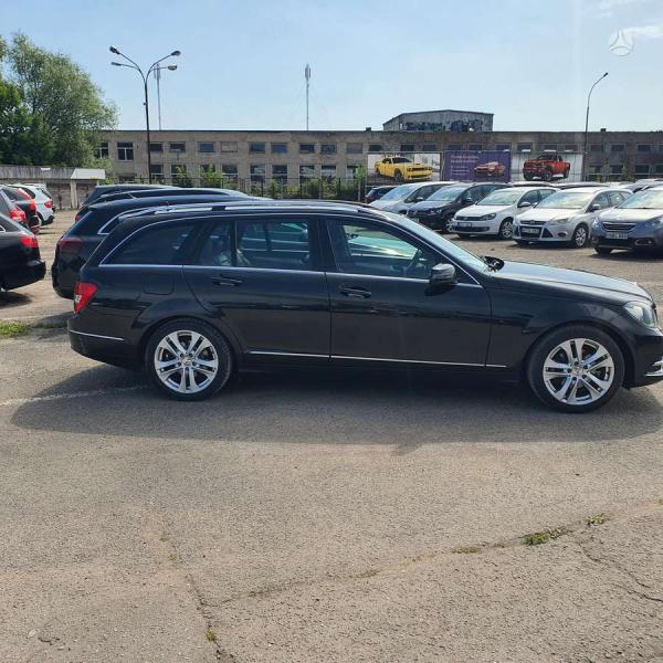 Black Mercedes-Benz c-220 2013 in Klaipeda, with an engine capacity of 2.14 L and mileage of 288 thousand km for 5950 €, photo 4 on AUTOMOTO.COM.LV