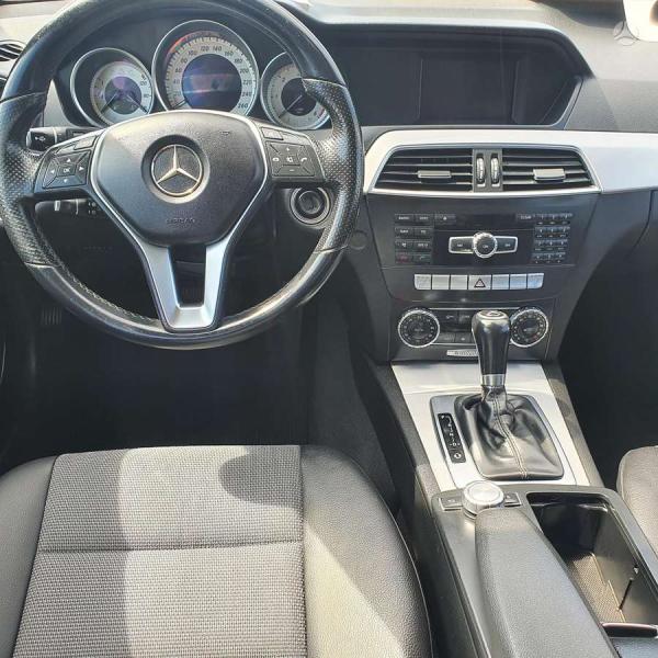 Black Mercedes-Benz c-220 2013 in Klaipeda, with an engine capacity of 2.14 L and mileage of 288 thousand km for 5950 €, photo 8 on AUTOMOTO.COM.LV