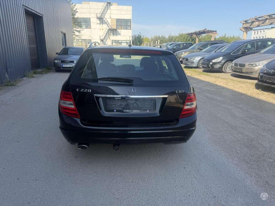 Black Mercedes-Benz c-220 2013 in Panevezys, with an engine capacity of 2.14 L and mileage of 258 thousand km for 4555 €, photo 7 on AUTOMOTO.COM.LV