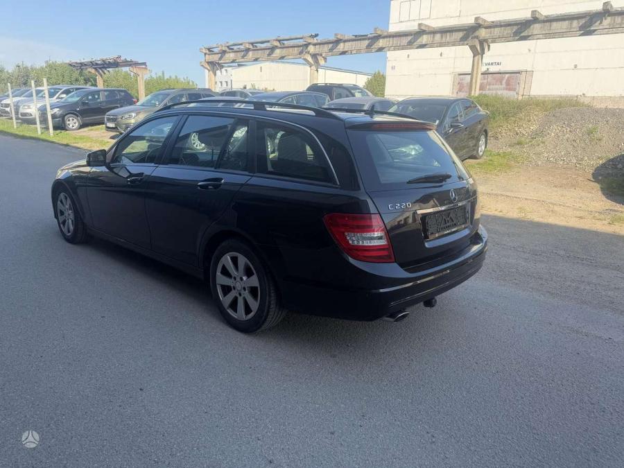 Black Mercedes-Benz c-220 2013 in Panevezys, with an engine capacity of 2.14 L and mileage of 258 thousand km for 4555 €, photo 9 on AUTOMOTO.COM.LV