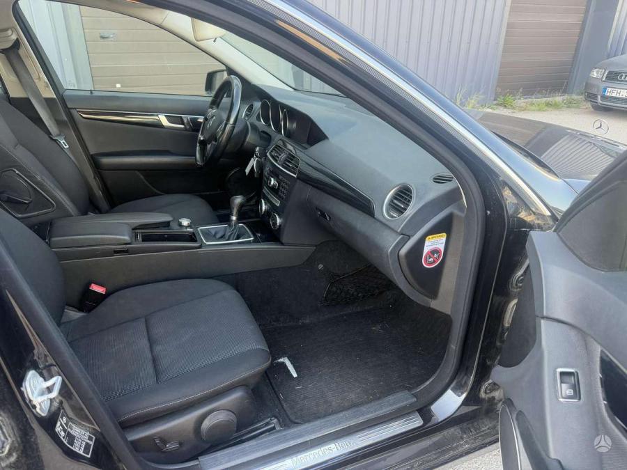 Black Mercedes-Benz c-220 2013 in Panevezys, with an engine capacity of 2.14 L and mileage of 258 thousand km for 4555 €, photo 12 on AUTOMOTO.COM.LV