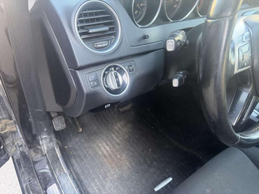 Black Mercedes-Benz c-220 2013 in Panevezys, with an engine capacity of 2.14 L and mileage of 258 thousand km for 4555 €, photo 23 on AUTOMOTO.COM.LV
